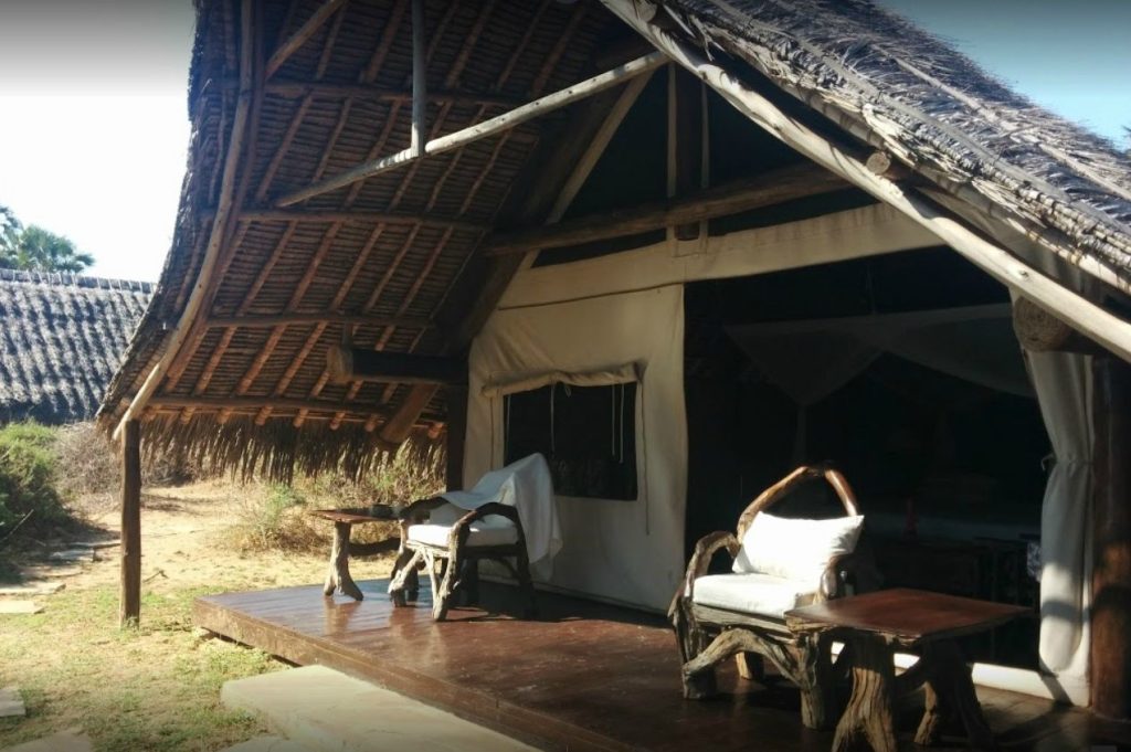 Galdesa Camp - Tsavo East - Ahotsun Safaris 2000